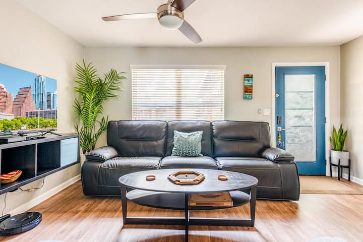 Modern Lux Comforts Near Downtown & Nature Unit B - Austin, TX