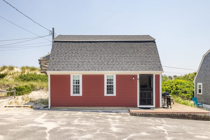 Oceanside Cottage On Beautiful Private Beach - Sandwich, MA