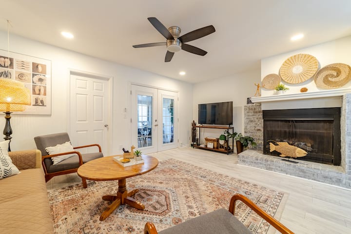 Trendy Townhome Newly Renovated Bathrooms - Charleston, SC