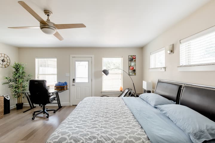 Large Room, Hot Tub, Pet Friendly, Dallas Central - Dallas, TX