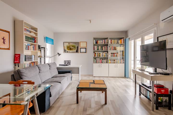 Spacious 1 Bedroom Apartment W/t An Attic Bedroom - Nicosia