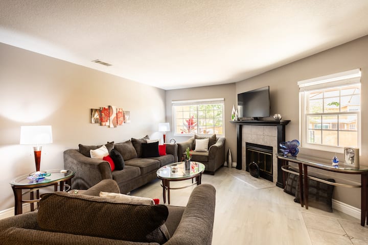 Beautiful 2bdrm-3bth Condo W/pool, Attached Garage - Rancho Cucamonga, CA