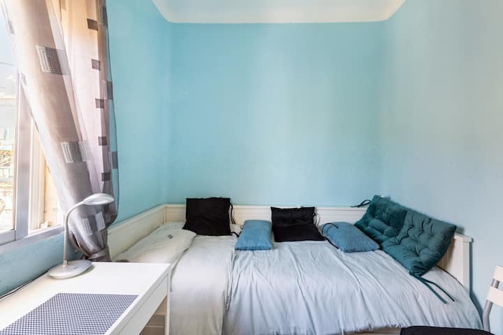 Habitacion Con Cama, Armario Y Escritorio Con Wifi - Madrid