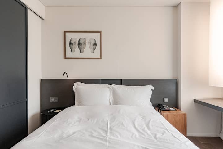 10 Min Walk To Gyeongbokgung Palace, Free Minibar - Seoul