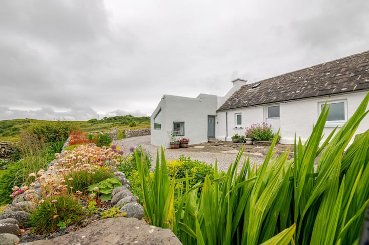 "The Shed" Beautiful Lake And Sea Views Studio - Lahinch