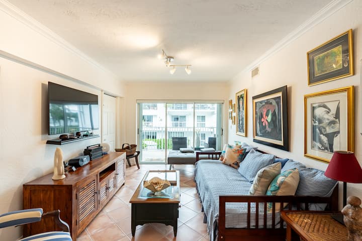 One Bedroom Condo, Just A Few Steps From The Beach - Key Biscayne, FL