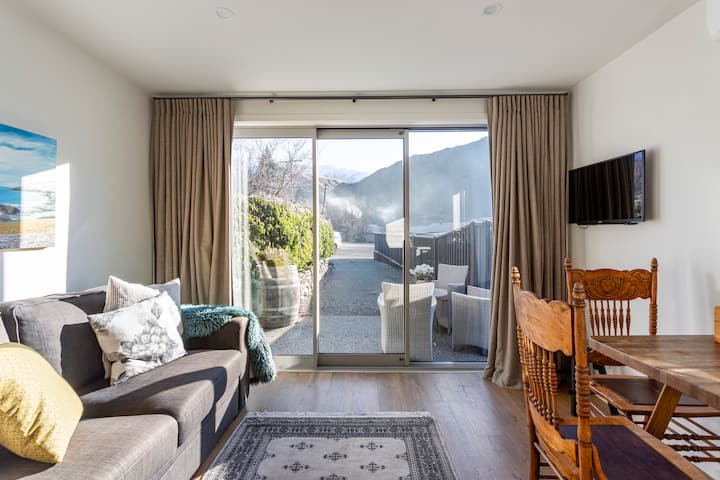 New Sunny Self-contained Flat With Pool Access - Arrowtown