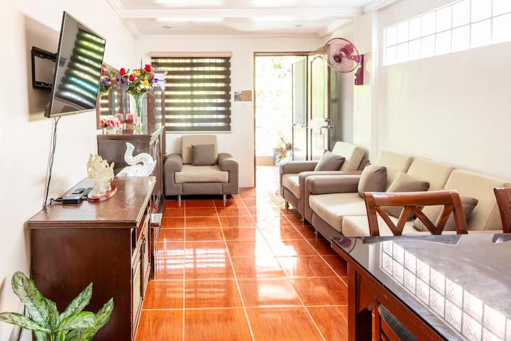 2f Large Unit - Netflix + Parking - Tagaytay