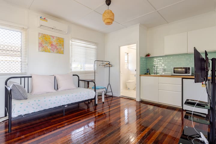 Funky Corner 1 Brm House By Taigum -A/c+wifi+deck - Brisbane Entertainment Centre