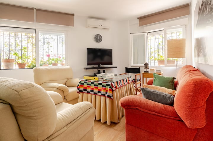 Apartamento Céntrico Climatizado Con Parking. - Córdoba