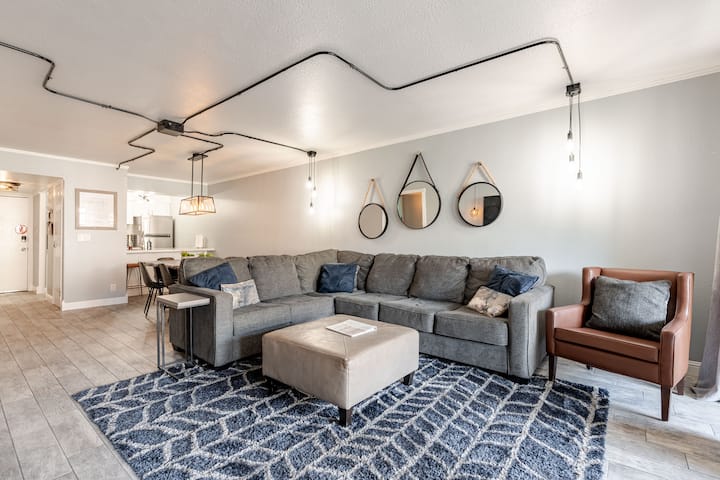 Remodeled Condo, Hot Tub Views, Walk To Old Town! - Scottsdale, AZ
