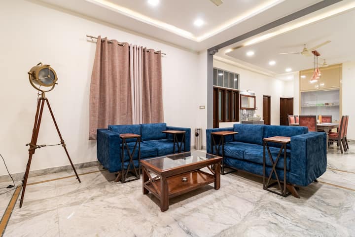 Stylish & Cozy Retreat W/ Jacuzzi | Vaishali Nagar - Jaipur