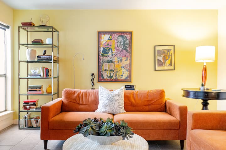 Comfy Hideaway Near Ethnic Eateries - Houston, TX