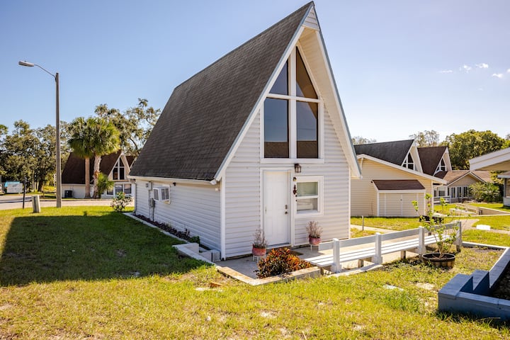 Charming Home Near Lake Louisa - Clermont, FL