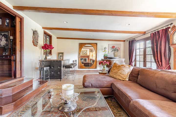 Storybook Hillside Vintage Home - Culver City