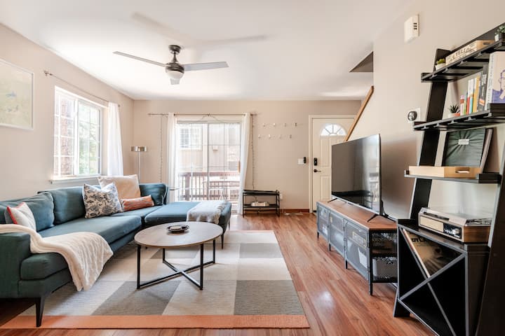 Modern Tahoe Getaway In Truckee (Pet Friendly!) - Truckee, CA