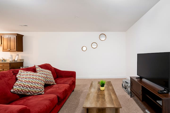 New Private Basement With Good Natural Light - Bethesda, MD