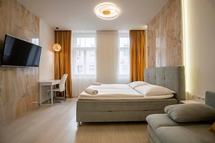 Luxury 2-br Apt • 5-min To Wenceslas Sq - Prague