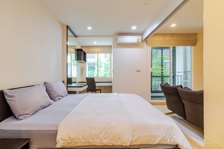 Spacious Apt In Ekkamai & Thonglor Area - Bangkok