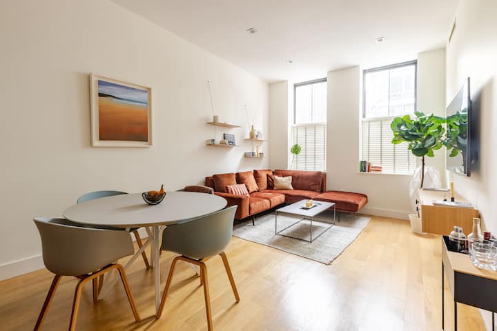 Williamsburg Center- 3 Blocks From Bedford Station - Brooklyn, NY