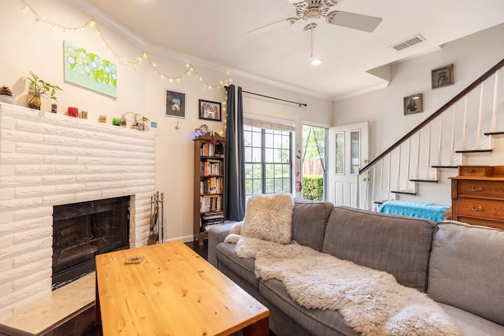 Pet Friendly Room At Condo W/pool. Walk Everywhere - Austin