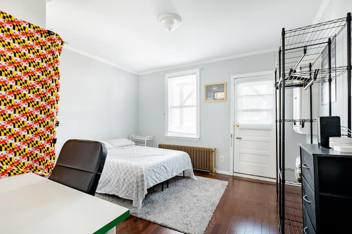 Spacious Room W/ Balcony + Bath In Safe/fun Canton - Baltimore, MD