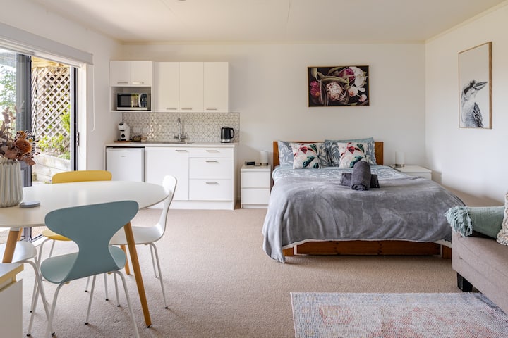 Private, Bright & Close To Lake - Taupō