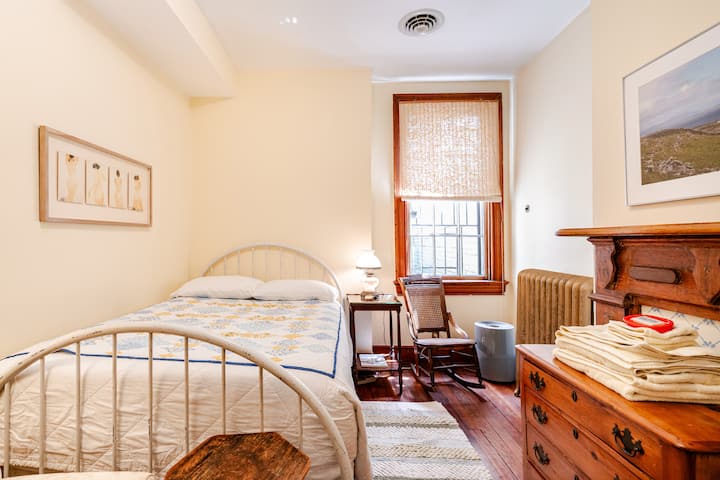 Sunny Room On Capitol Hill - Washington, DC