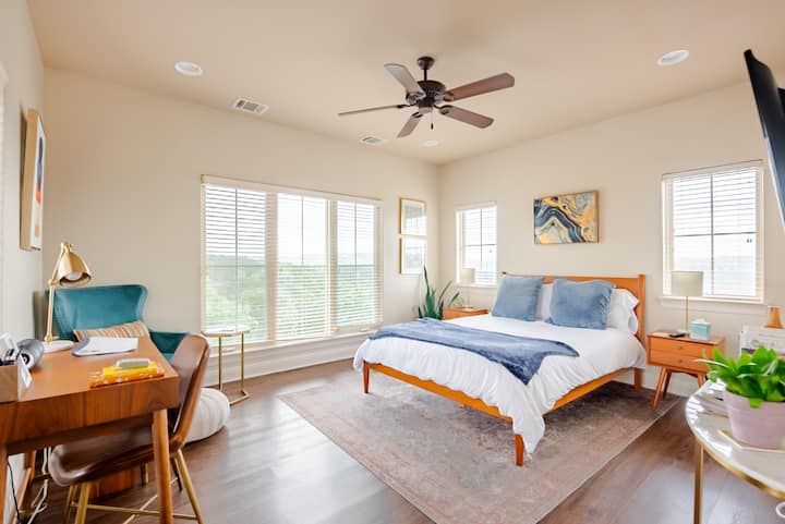New, Modern Casita In Austin Hills With Views - Austin, TX