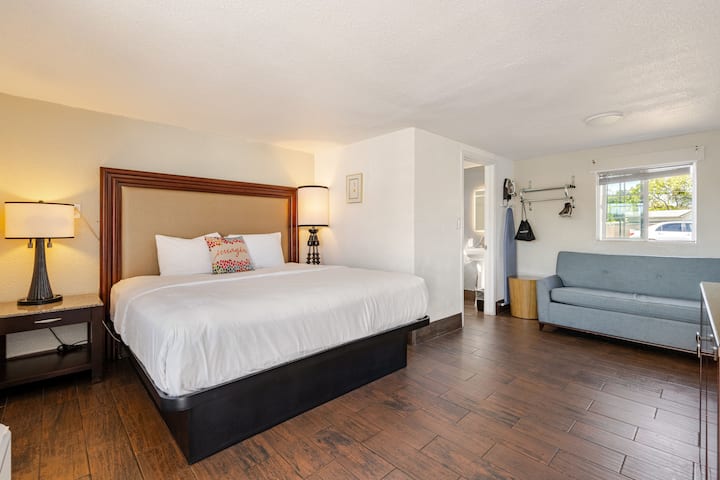 Private 1 King &Sofa Bed Room Near Downtown Gilroy - Gilroy, CA