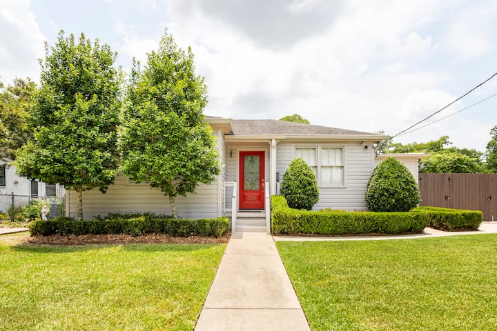 Adorable Raised Cottage, Centrally Located! - Metairie, LA