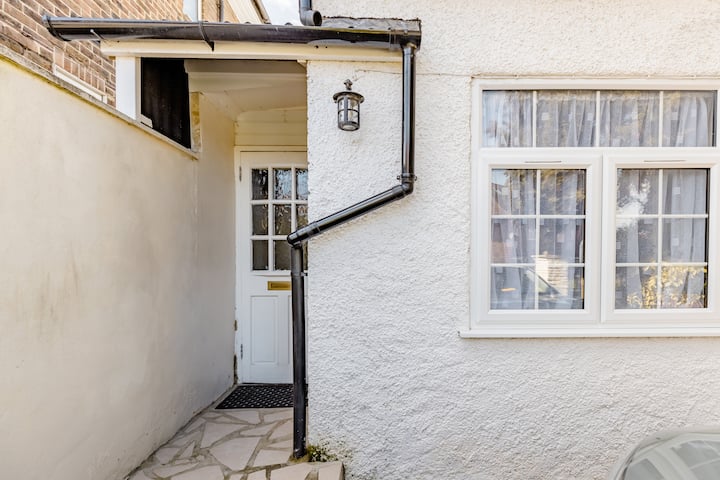 Elfrida Self Contained Studio / Own Entrance - Beckenham