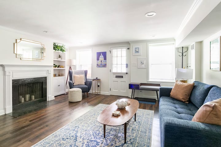 Walk To U.s. Capitol, Restaurants, Park + Parking! - Chinatown, DC
