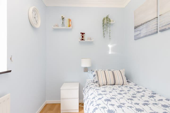 Comfortable Single Bedroom With Forest View - Redhill