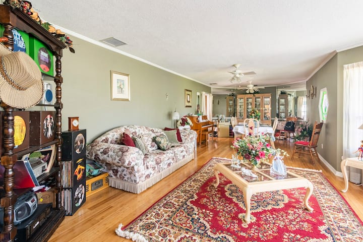 Comfortable Room #1 - With The Warmth Of Home - Orlando