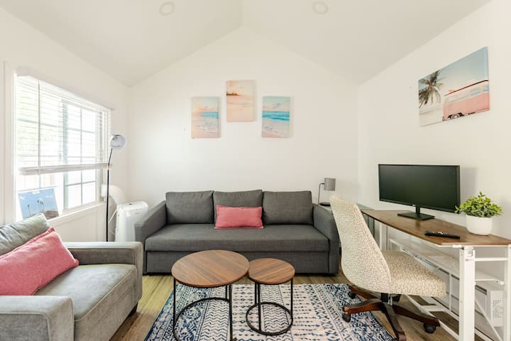 Venice Bungalow Newly Furnished And Remodeled! - Santa Monica, CA