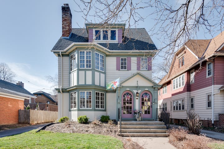 Lower Flat “Casa De Lloyd “ Washington Highlands - Wauwatosa, WI