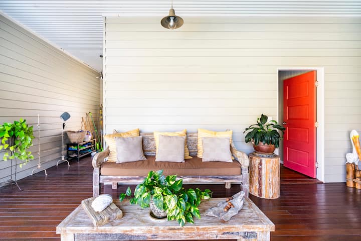 Pink Door - Hervey Bay