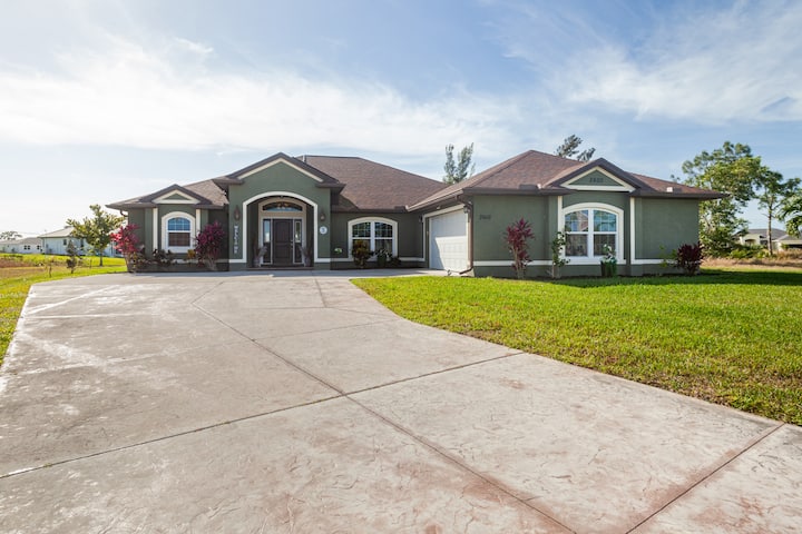 Spectacular Canal Home W/ Private Salt Water Pool - Pine Island, FL