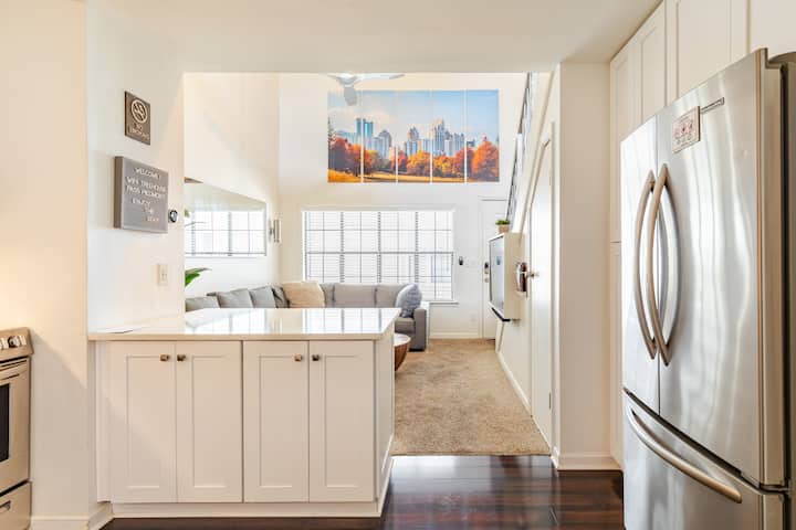 ~Treehouse~ Piedmont Park Condo With A View! - Atlanta