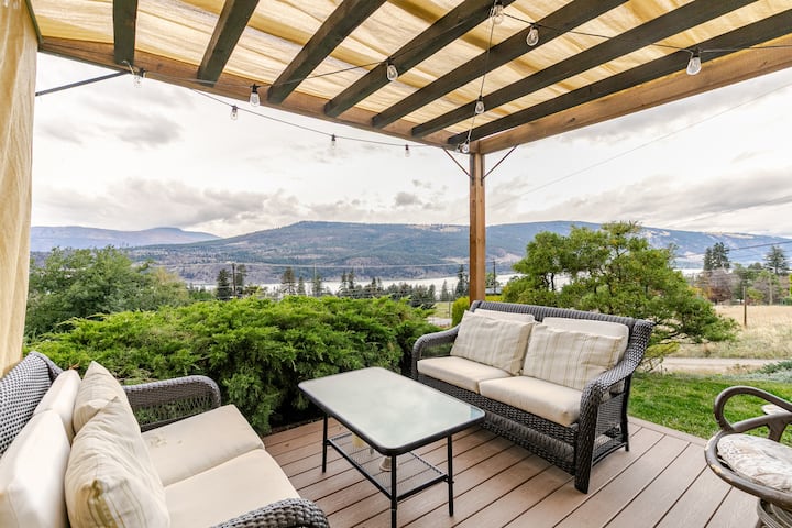 Cozy & Quaint 3 Bedroom Suite - British Columbia