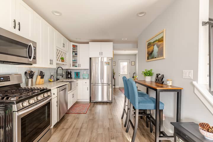 Philly Deluxe Modern 3 Br/ 2.5 Bath Private Home - Philadelphia County, PA