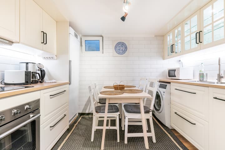 Lower Level Apartment For Families & Work In Malmö - Malmö