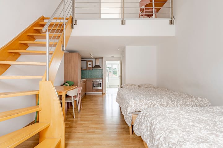 Family-friendly Duplex Near Center | 6 Guests - Prag