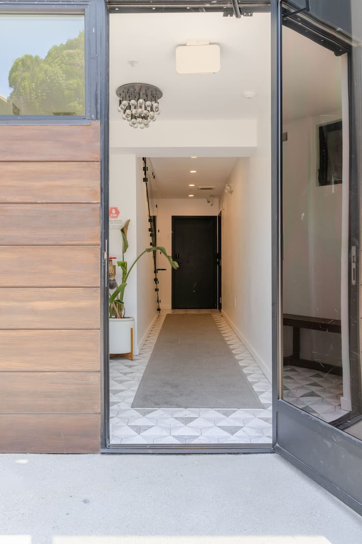 Modern 2br/2ba Apt W/ Private Entry & Mtn Views - Sherman Oaks - Los Angeles