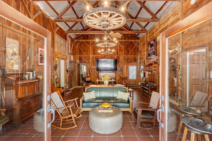 Experience Ranch Life Minutes From The Beach - Santa Paula, CA
