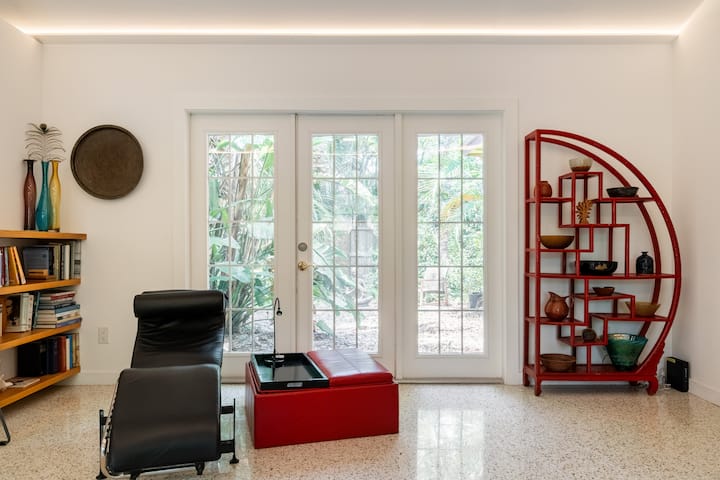 Magical Secluded Retreat - Sarasota, FL
