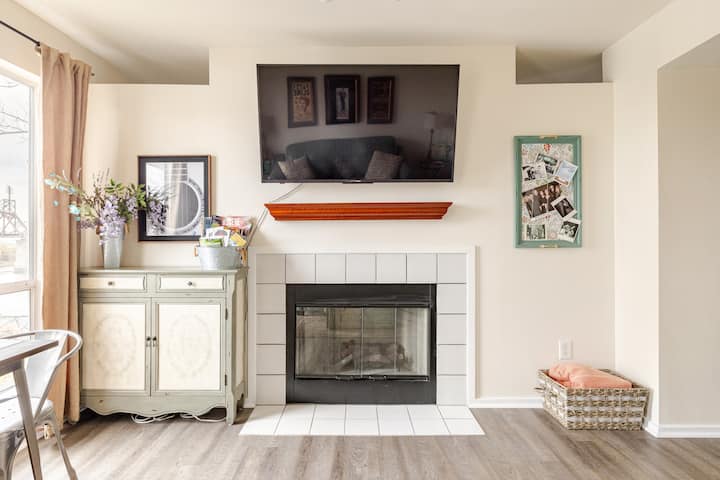 Riverfront Downtown |
Pool & Walkable To Broadway - Nashville, TN