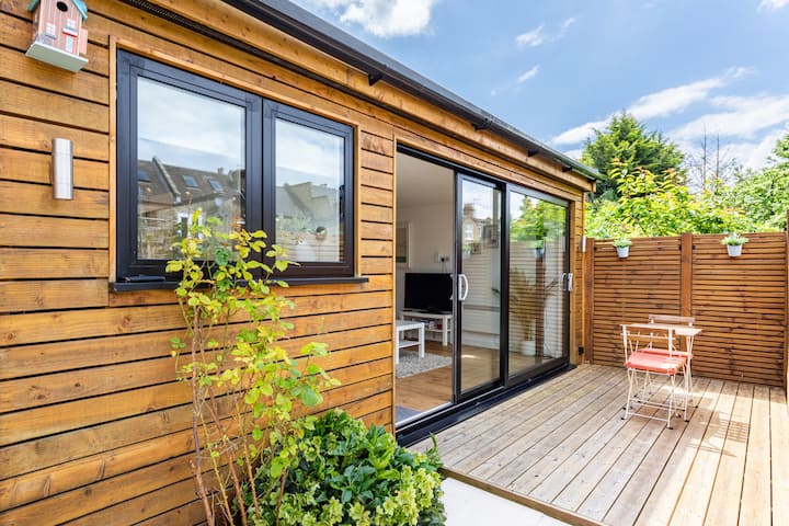 Fully Private Garden House In Suburban London - London