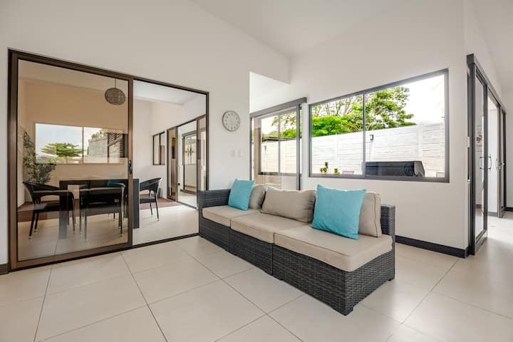 Casa Con Piscina Privada En Playa Hermosa - Costa Rica